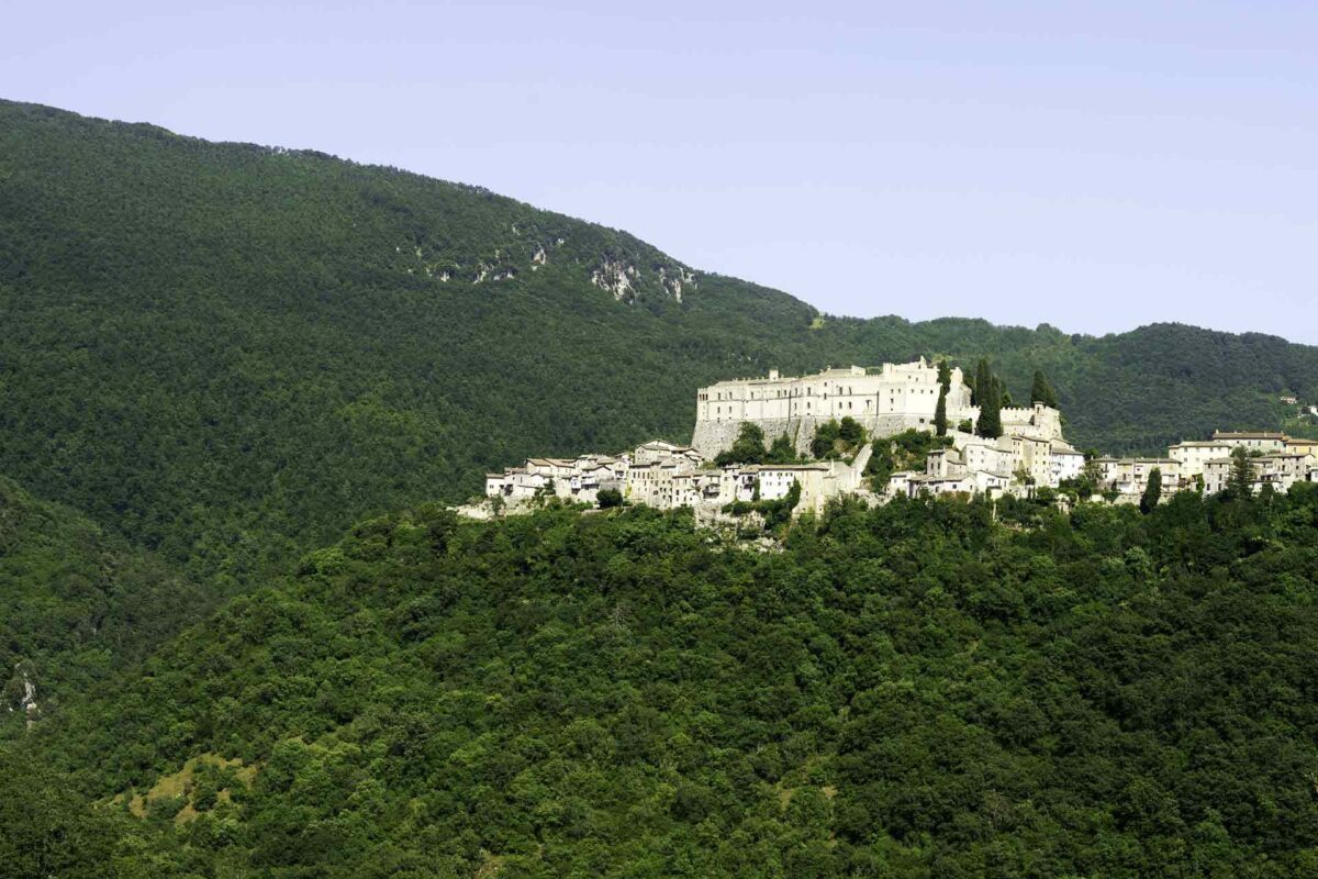 Rocca Sinibalda e il Castello delle Metamorfosi - Magic Italy